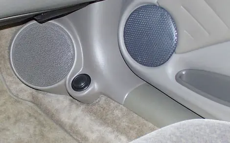 Q Logic 99-04 Oldsmobile Alero 5 1/4" Custom Speaker Kick Panel